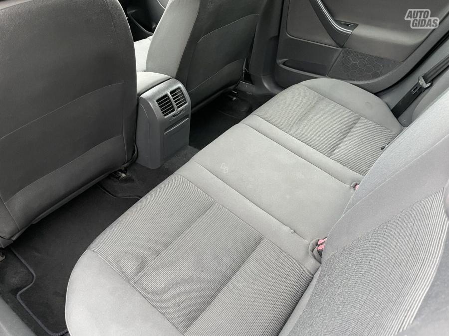 Black Volkswagen Golf 2006 in Alytus, with an engine capacity of 1.40 L and mileage of 224 thousand km for 1350 €, photo 15 on AUTOMOTO.COM.LV