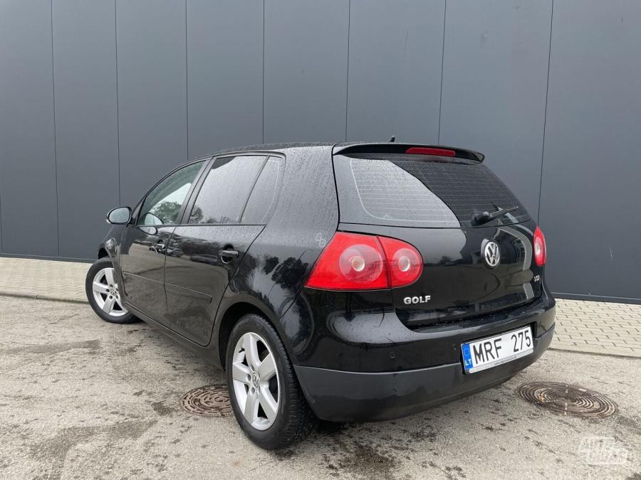 Melns Volkswagen Golf 2007 Alīta, ar dzinēja tilpumu 1.40 L un nobraukumu 254 tūkst. km par 2400 €, foto 7 vietnē AUTOMOTO.COM.LV