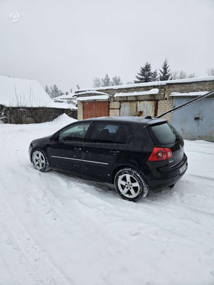 Melns Volkswagen Golf 2007 Trakai, ar dzinēja tilpumu 2.00 L un nobraukumu 31 tūkst. km par 2000 €, foto 5 vietnē AUTOMOTO.COM.LV