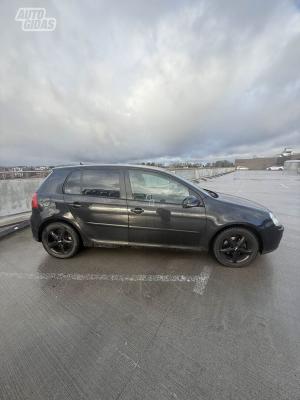 Melns Volkswagen Golf 2007 Viļņa, ar dzinēja tilpumu 1.90 L un nobraukumu 300 tūkst. km par 1600 €, foto 4 vietnē AUTOMOTO.COM.LV