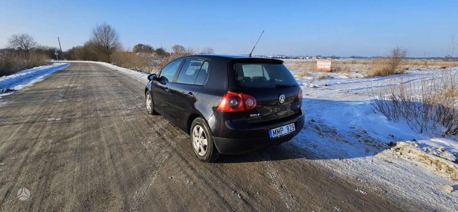 Black Volkswagen Golf 2007 in Siauliai, with an engine capacity of 1.90 L and mileage of 238 thousand km for 1750 €, photo 2 on AUTOMOTO.COM.LV