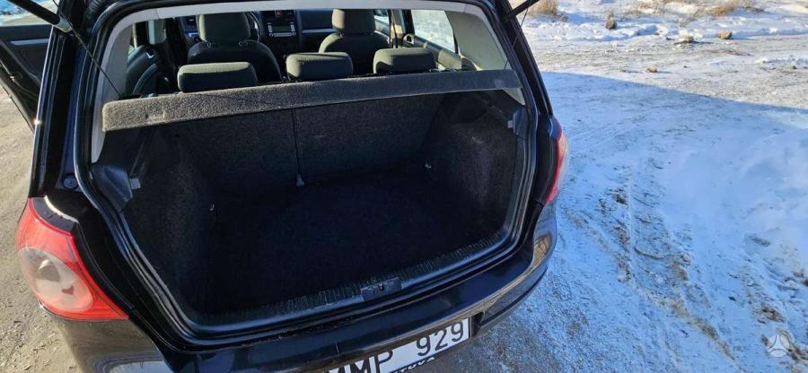 Black Volkswagen Golf 2007 in Siauliai, with an engine capacity of 1.90 L and mileage of 238 thousand km for 1750 €, photo 9 on AUTOMOTO.COM.LV