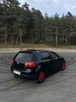 Melns Volkswagen Golf 2007 Kauņa, ar dzinēja tilpumu 1.90 L un nobraukumu 440 tūkst. km par 1500 €, foto 3 vietnē AUTOMOTO.COM.LV