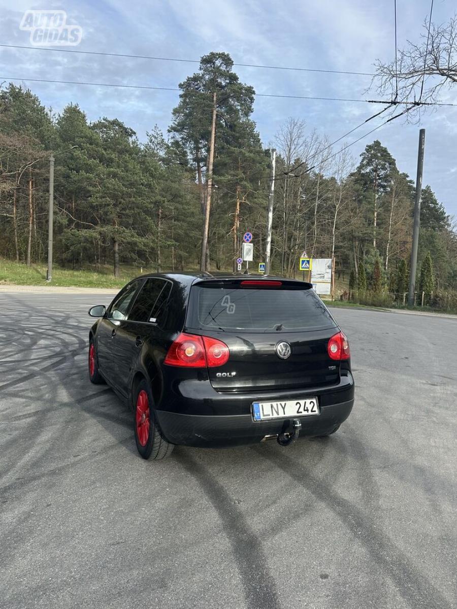 Melns Volkswagen Golf 2007 Kauņa, ar dzinēja tilpumu 1.90 L un nobraukumu 440 tūkst. km par 1500 €, foto 4 vietnē AUTOMOTO.COM.LV