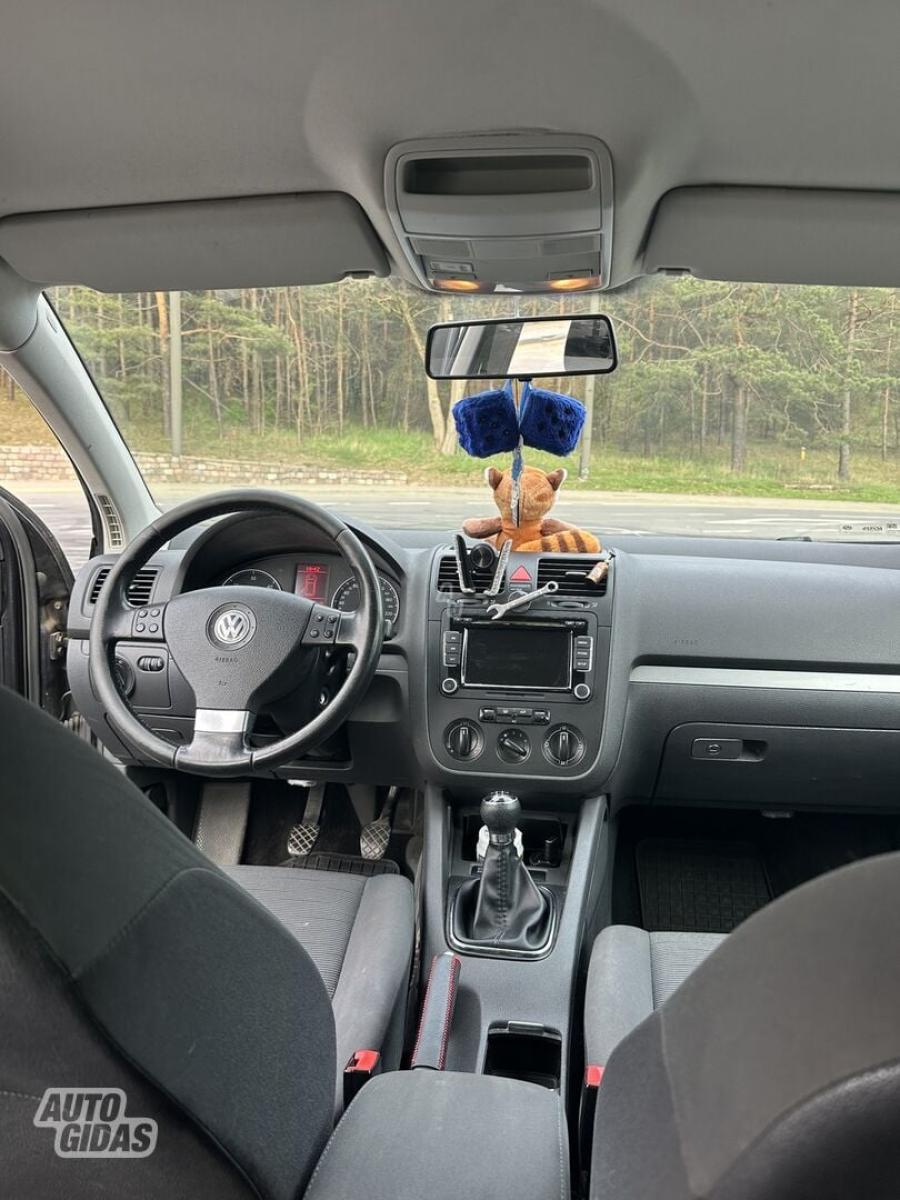 Melns Volkswagen Golf 2007 Kauņa, ar dzinēja tilpumu 1.90 L un nobraukumu 440 tūkst. km par 1500 €, foto 5 vietnē AUTOMOTO.COM.LV