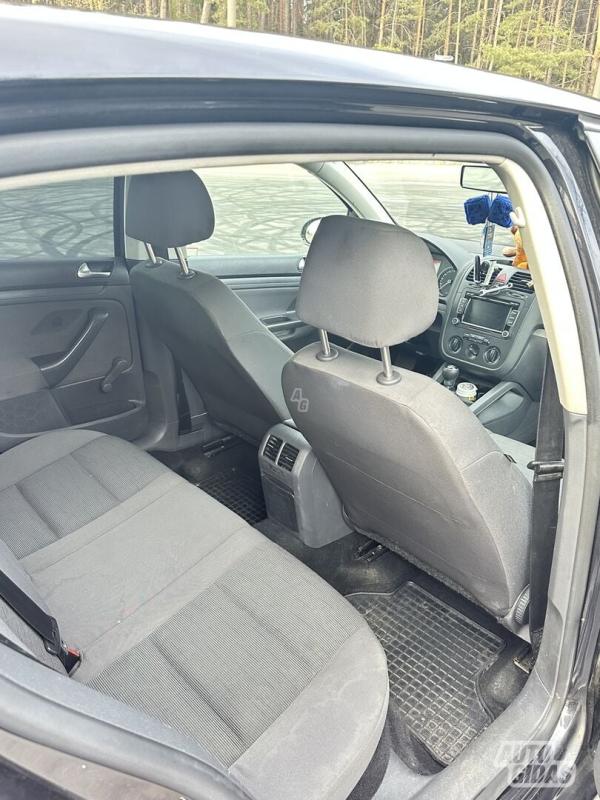 Black Volkswagen Golf 2007 in Kaunas, with an engine capacity of 1.90 L and mileage of 440 thousand km for 1500 €, photo 6 on AUTOMOTO.COM.LV