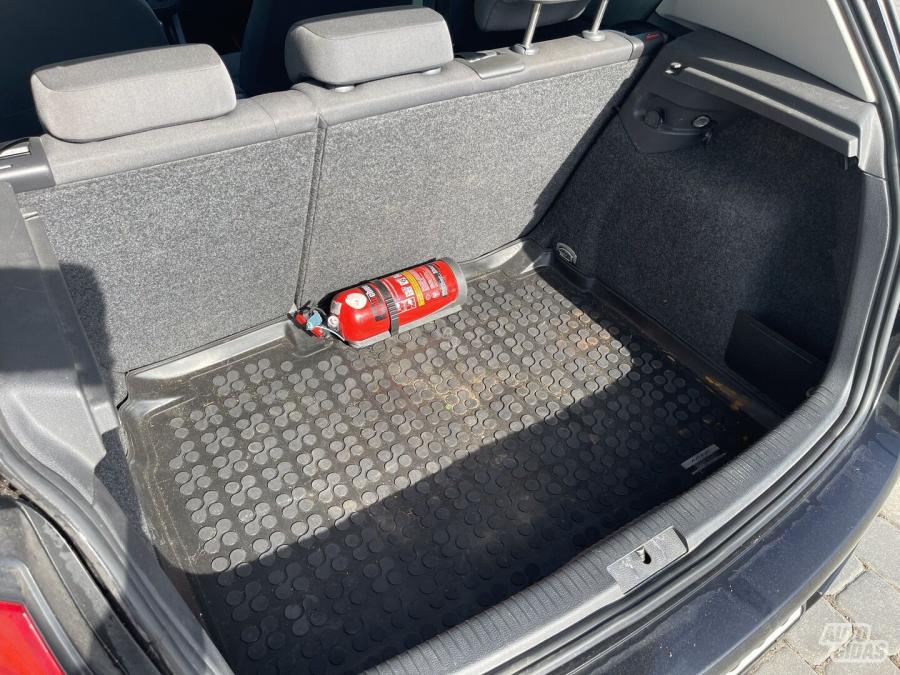 Black Volkswagen Golf 2007 in Vilnius, with an engine capacity of 1.40 L and mileage of 200 thousand km for 1750 €, photo 23 on AUTOMOTO.COM.LV
