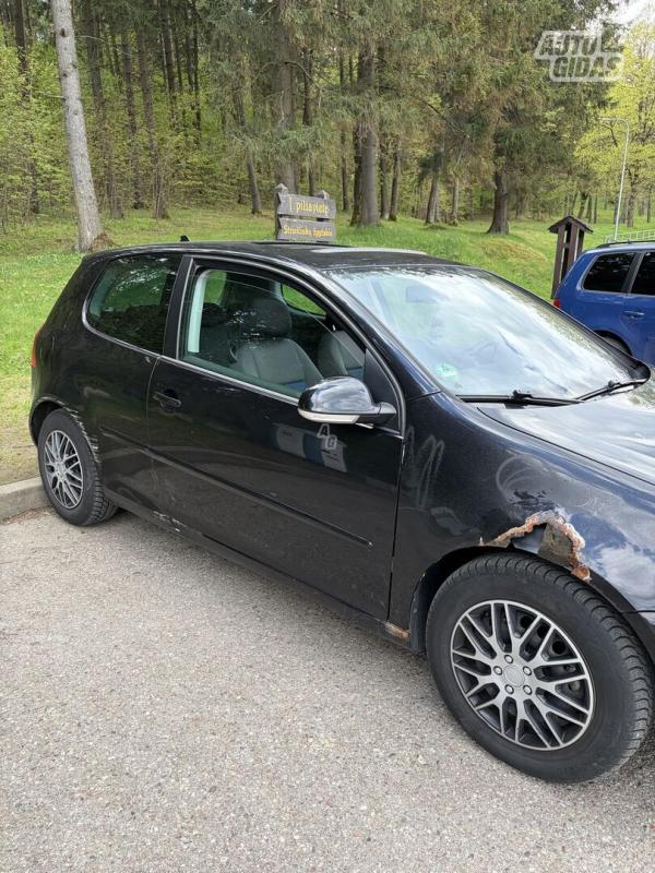 Black Volkswagen Golf 2007 in Vilnius, with an engine capacity of 1.40 L and mileage of 276 thousand km for 1200 €, photo 5 on AUTOMOTO.COM.LV