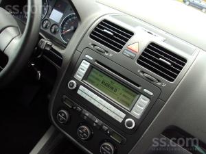 Black Volkswagen Golf 2007 in Riga, with an engine capacity of 2.00 L and mileage of 200 thousand km for 6000 €, photo 9 on AUTOMOTO.COM.LV