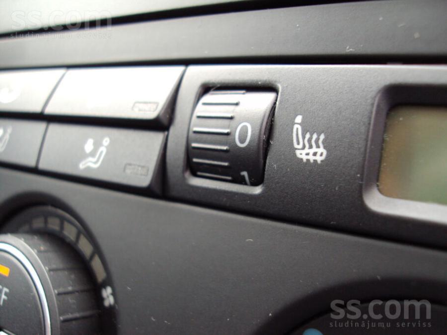 Black Volkswagen Golf 2007 in Riga, with an engine capacity of 2.00 L and mileage of 200 thousand km for 6000 €, photo 11 on AUTOMOTO.COM.LV