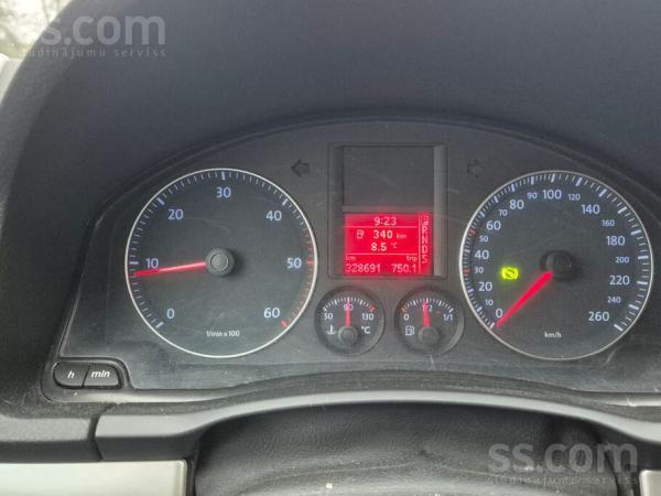 Black Volkswagen Golf 2007 in Riga, with an engine capacity of 2.00 L and mileage of 329 thousand km for 1900 €, photo 5 on AUTOMOTO.COM.LV