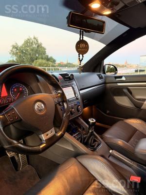 Melns Volkswagen Golf 2007 Jēkabpils, ar dzinēja tilpumu 2.00 L un nobraukumu 305 tūkst. km par 4599 €, foto 17 vietnē AUTOMOTO.COM.LV