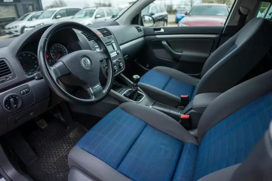Melns Volkswagen Golf 2007 Liepāja, ar dzinēja tilpumu 1.40 L un nobraukumu 156 tūkst. km par 3900 €, foto 8 vietnē AUTOMOTO.COM.LV