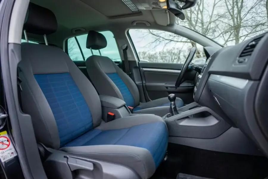Melns Volkswagen Golf 2007 Liepāja, ar dzinēja tilpumu 1.40 L un nobraukumu 156 tūkst. km par 3900 €, foto 12 vietnē AUTOMOTO.COM.LV