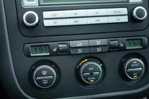 Melns Volkswagen Golf 2007 Liepāja, ar dzinēja tilpumu 1.40 L un nobraukumu 156 tūkst. km par 3900 €, foto 16 vietnē AUTOMOTO.COM.LV