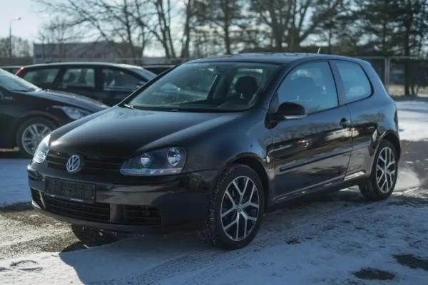Black Volkswagen Golf 2007 in Liepaja, with an engine capacity of 2.00 L and mileage of 299 thousand km for 2850 €, photo 1 on AUTOMOTO.COM.LV
