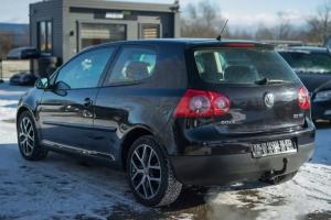 Melns Volkswagen Golf 2007 Liepāja, ar dzinēja tilpumu 2.00 L un nobraukumu 299 tūkst. km par 2850 €, foto 3 vietnē AUTOMOTO.COM.LV