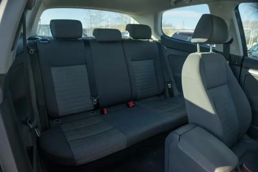 Melns Volkswagen Golf 2007 Liepāja, ar dzinēja tilpumu 2.00 L un nobraukumu 299 tūkst. km par 2850 €, foto 14 vietnē AUTOMOTO.COM.LV
