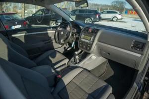 Melns Volkswagen Golf 2007 Liepāja, ar dzinēja tilpumu 2.00 L un nobraukumu 299 tūkst. km par 2850 €, foto 15 vietnē AUTOMOTO.COM.LV