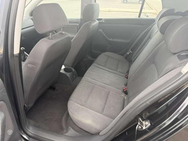 Black Volkswagen Golf 2007 in Vilnius, with an engine capacity of 1.60 L and mileage of 312 thousand km for 799 €, photo 9 on AUTOMOTO.COM.LV
