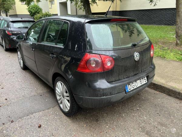 Melns Volkswagen Golf 2007 Klaipėda, ar dzinēja tilpumu 1.90 L un nobraukumu 261 tūkst. km par 1799 €, foto 3 vietnē AUTOMOTO.COM.LV