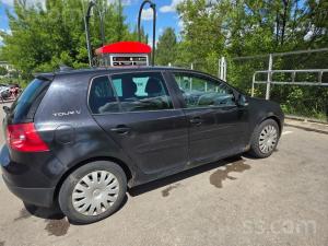 Black Volkswagen Golf 2007 in Daugavpils, with an engine capacity of 2.00 L and mileage of 281 thousand km for 980 €, photo 5 on AUTOMOTO.COM.LV
