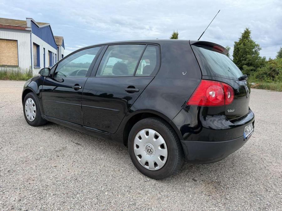 Melns Volkswagen Golf 2007 Šalčininkai, ar dzinēja tilpumu 1.39 L un nobraukumu 209 tūkst. km par 2300 €, foto 4 vietnē AUTOMOTO.COM.LV