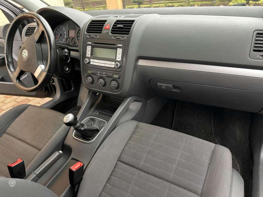 Melns Volkswagen Golf 2007 Šalčininkai, ar dzinēja tilpumu 1.39 L un nobraukumu 209 tūkst. km par 2300 €, foto 10 vietnē AUTOMOTO.COM.LV
