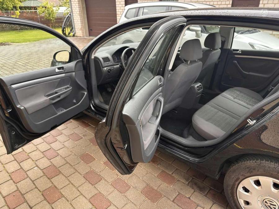 Melns Volkswagen Golf 2007 Šalčininkai, ar dzinēja tilpumu 1.39 L un nobraukumu 209 tūkst. km par 2300 €, foto 14 vietnē AUTOMOTO.COM.LV