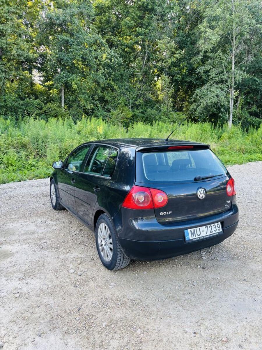 Black Volkswagen Golf 2007 in Riga, with an engine capacity of 1.90 L and mileage of 282 thousand km for 2100 €, photo 4 on AUTOMOTO.COM.LV