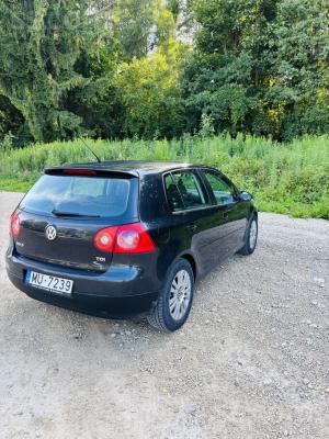 Black Volkswagen Golf 2007 in Riga, with an engine capacity of 1.90 L and mileage of 282 thousand km for 2100 €, photo 5 on AUTOMOTO.COM.LV