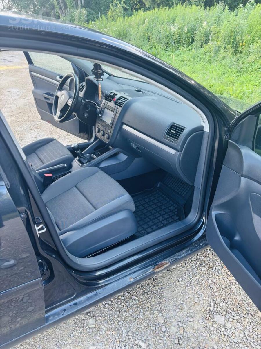 Black Volkswagen Golf 2007 in Riga, with an engine capacity of 1.90 L and mileage of 282 thousand km for 2100 €, photo 7 on AUTOMOTO.COM.LV