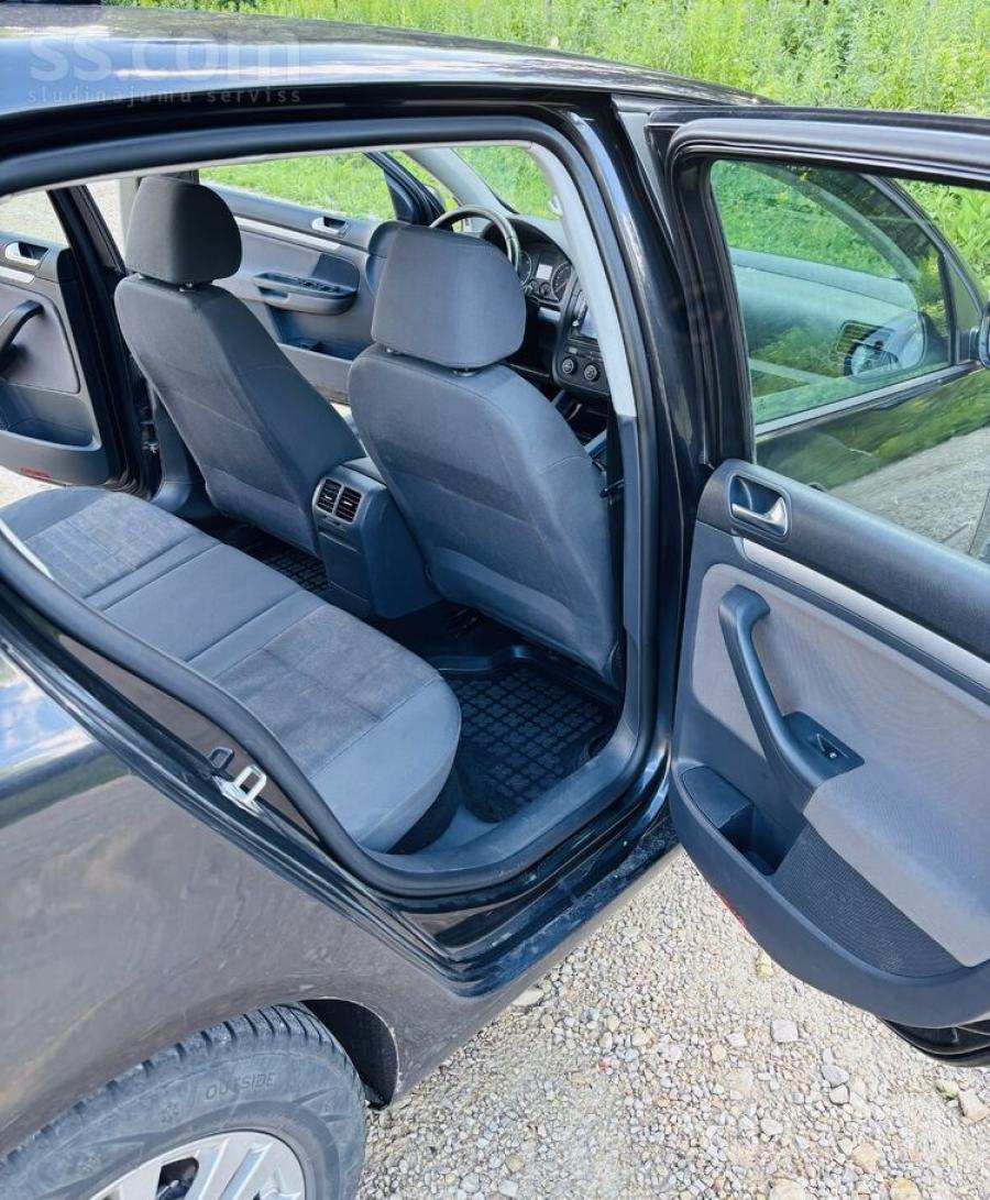 Black Volkswagen Golf 2007 in Riga, with an engine capacity of 1.90 L and mileage of 282 thousand km for 2100 €, photo 9 on AUTOMOTO.COM.LV