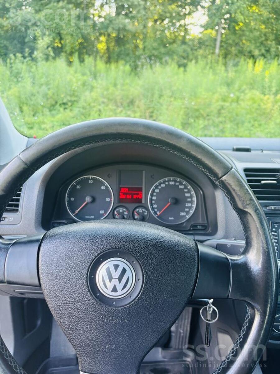 Black Volkswagen Golf 2007 in Riga, with an engine capacity of 1.90 L and mileage of 282 thousand km for 2100 €, photo 11 on AUTOMOTO.COM.LV