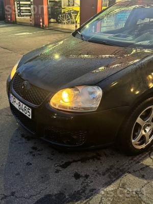 Black Volkswagen Golf 2007 in Riga, with an engine capacity of 1.60 L and mileage of 290 thousand km for 2000 €, photo 3 on AUTOMOTO.COM.LV