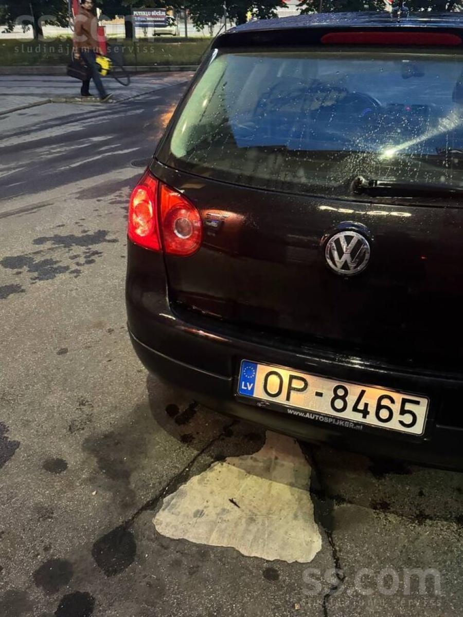 Black Volkswagen Golf 2007 in Riga, with an engine capacity of 1.60 L and mileage of 290 thousand km for 2000 €, photo 4 on AUTOMOTO.COM.LV