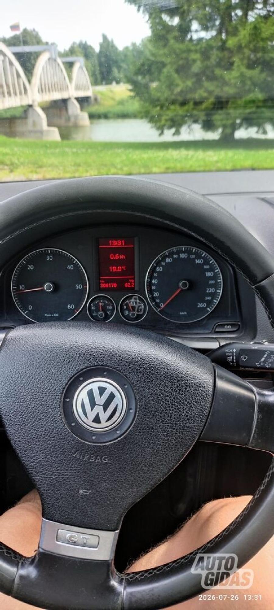 Black Volkswagen Golf 2007 in Pasvalys, with an engine capacity of 2.00 L and mileage of 306 thousand km for 1300 €, photo 8 on AUTOMOTO.COM.LV