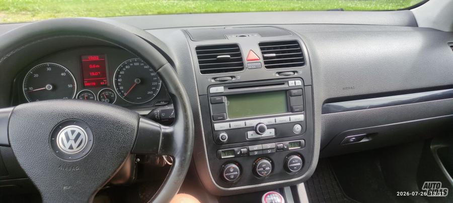 Black Volkswagen Golf 2007 in Pasvalys, with an engine capacity of 2.00 L and mileage of 306 thousand km for 1300 €, photo 9 on AUTOMOTO.COM.LV