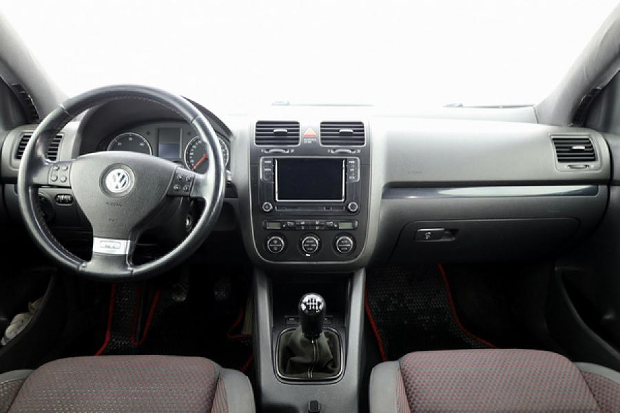 Melns Volkswagen Golf 2007 Tallina, ar dzinēja tilpumu 2.00 L un nobraukumu 272 tūkst. km par 1899 €, foto 6 vietnē AUTOMOTO.COM.LV