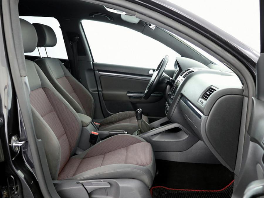 Melns Volkswagen Golf 2007 Tallina, ar dzinēja tilpumu 2.00 L un nobraukumu 272 tūkst. km par 1899 €, foto 7 vietnē AUTOMOTO.COM.LV