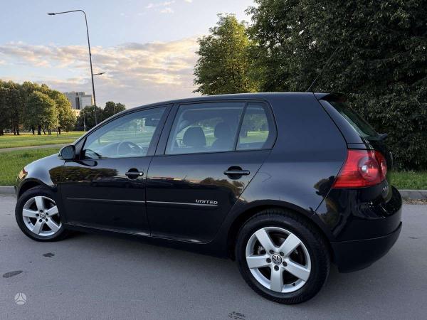 Black Volkswagen Golf 2007 in Kaunas, with an engine capacity of 1.90 L and mileage of 335 thousand km for 2950 €, photo 3 on AUTOMOTO.COM.LV