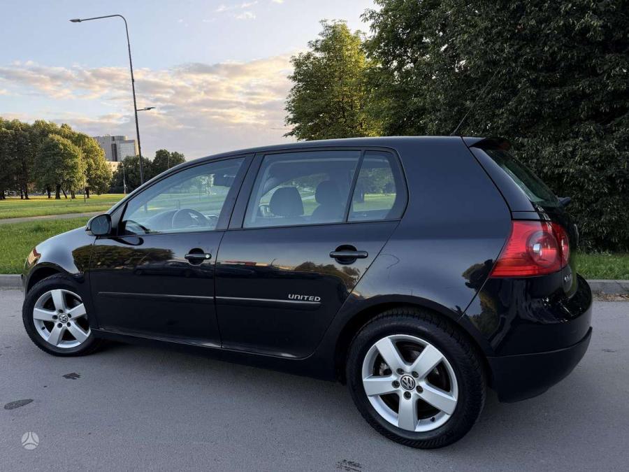 Melns Volkswagen Golf 2007 Kauņa, ar dzinēja tilpumu 1.90 L un nobraukumu 335 tūkst. km par 2950 €, foto 4 vietnē AUTOMOTO.COM.LV