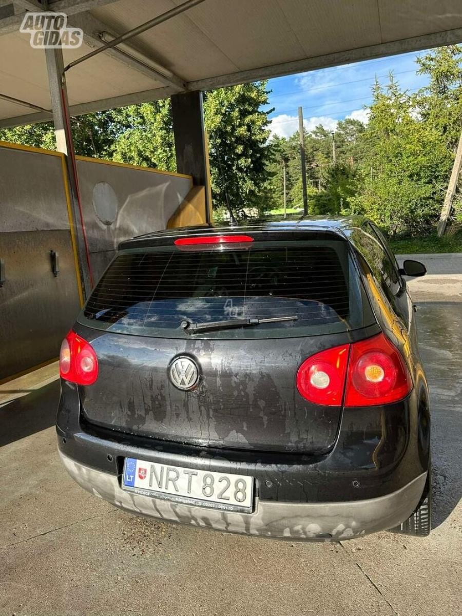 Black Volkswagen Golf 2007 in Alytus, with an engine capacity of 1.90 L and mileage of 450 thousand km for 1400 €, photo 4 on AUTOMOTO.COM.LV