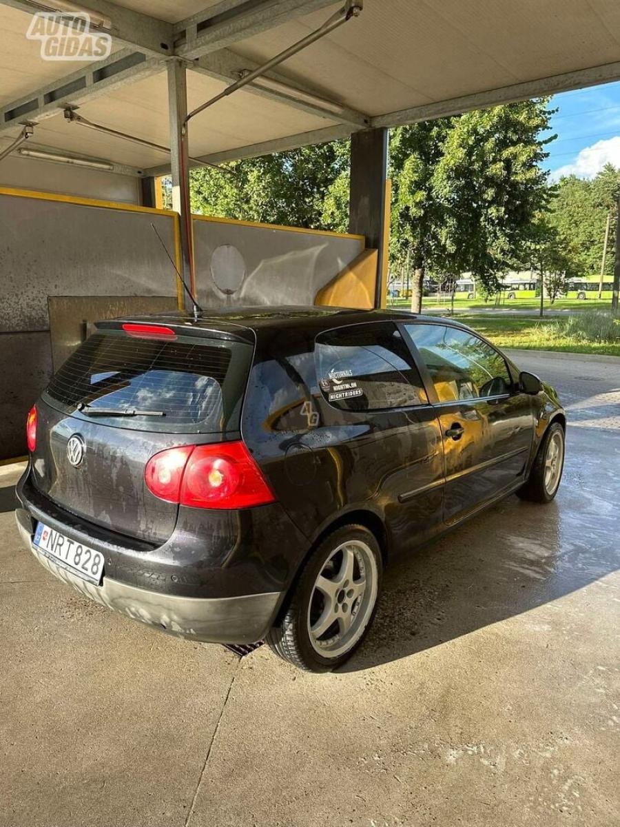 Black Volkswagen Golf 2007 in Alytus, with an engine capacity of 1.90 L and mileage of 450 thousand km for 1400 €, photo 5 on AUTOMOTO.COM.LV