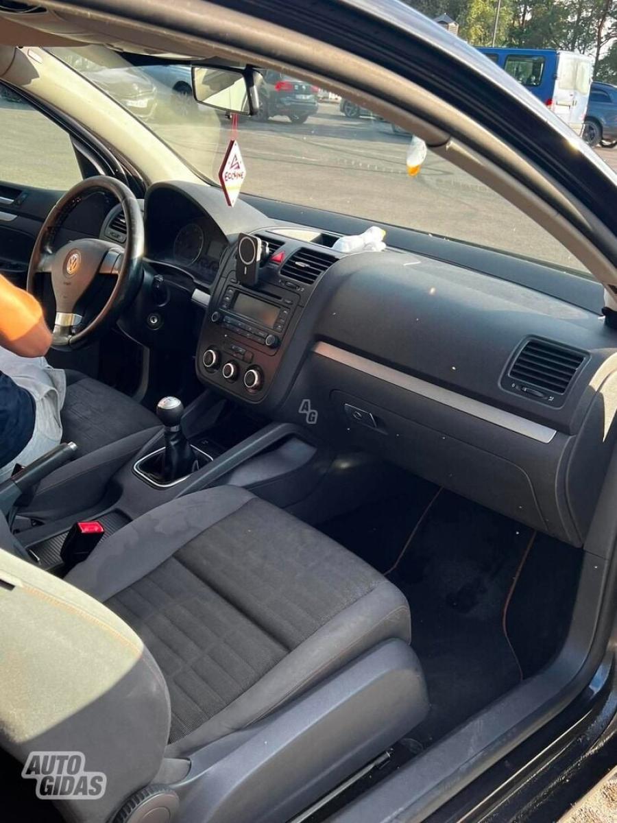 Black Volkswagen Golf 2007 in Alytus, with an engine capacity of 1.90 L and mileage of 450 thousand km for 1400 €, photo 8 on AUTOMOTO.COM.LV