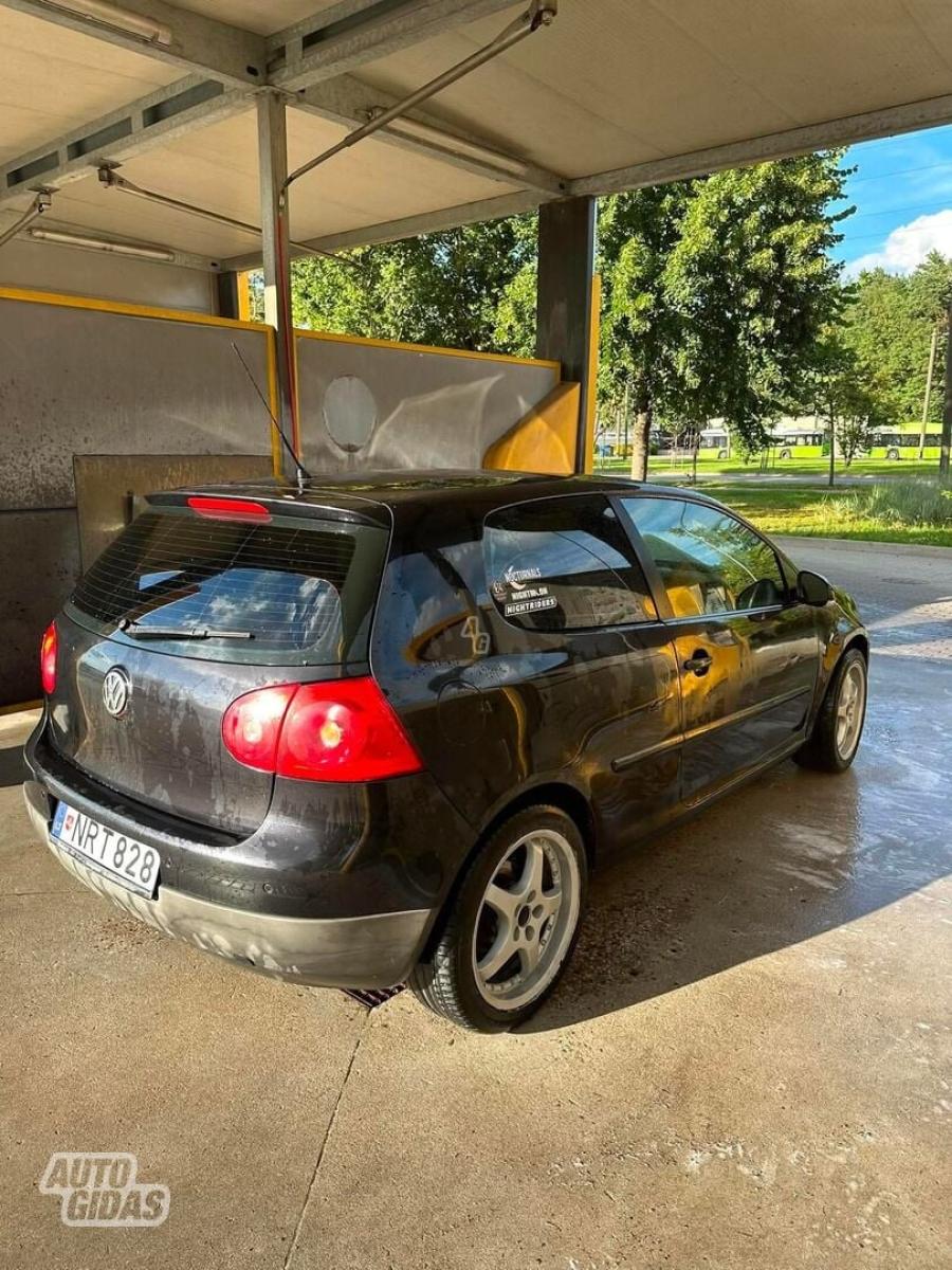 Black Volkswagen Golf 2007 in Alytus, with an engine capacity of 1.90 L and mileage of 450 thousand km for 1400 €, photo 10 on AUTOMOTO.COM.LV