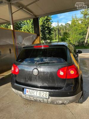 Black Volkswagen Golf 2007 in Alytus, with an engine capacity of 1.90 L and mileage of 450 thousand km for 1400 €, photo 13 on AUTOMOTO.COM.LV