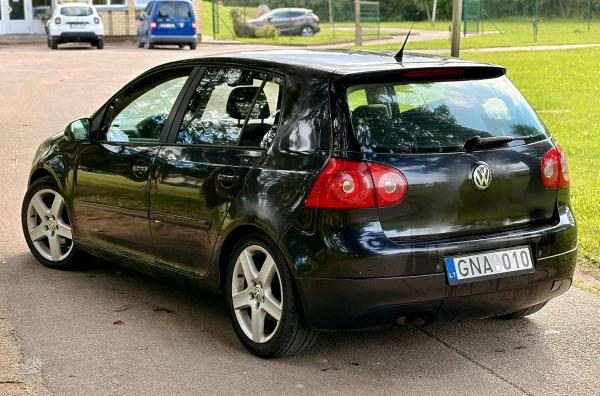 Black Volkswagen Golf 2007 in Sirvintos, with an engine capacity of 1.90 L and mileage of 322 thousand km for 1550 €, photo 5 on AUTOMOTO.COM.LV
