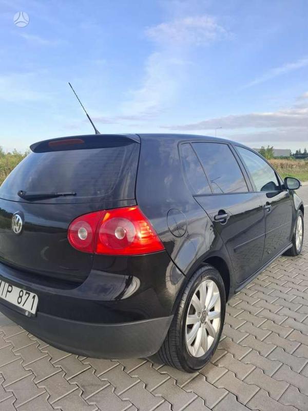 Black Volkswagen Golf 2007 in Panevezys, with an engine capacity of 1.60 L and mileage of 283 thousand km for 1800 €, photo 6 on AUTOMOTO.COM.LV