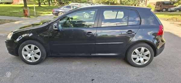 Volkswagen Golf 2007 Viļņa vietnē Melns Volkswagen Golf 2007 Viļņa, ar dzinēja tilpumu 1.90 L un nobraukumu 320 tūkst. km par 850 €, foto 7 vietnē AUTOMOTO.COM.LV